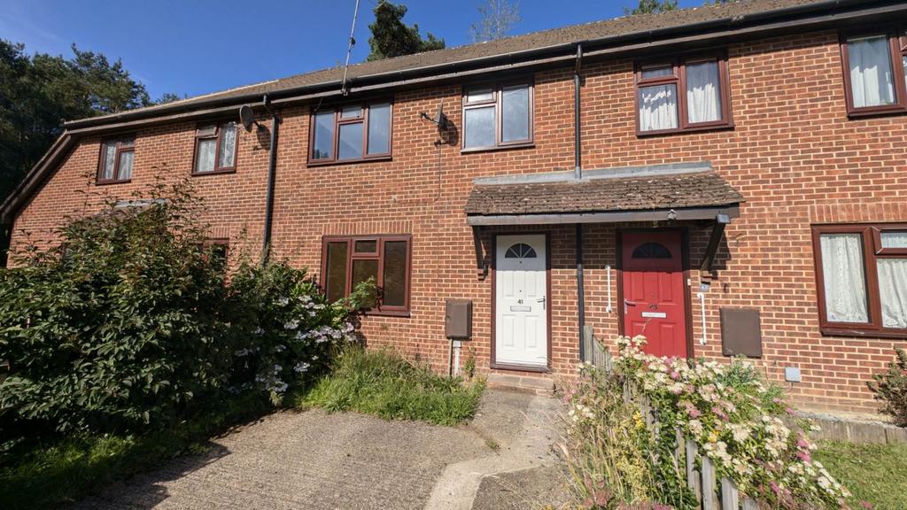 Kingfisher Close, Bordon GU35 3 bed terraced house - £270,000