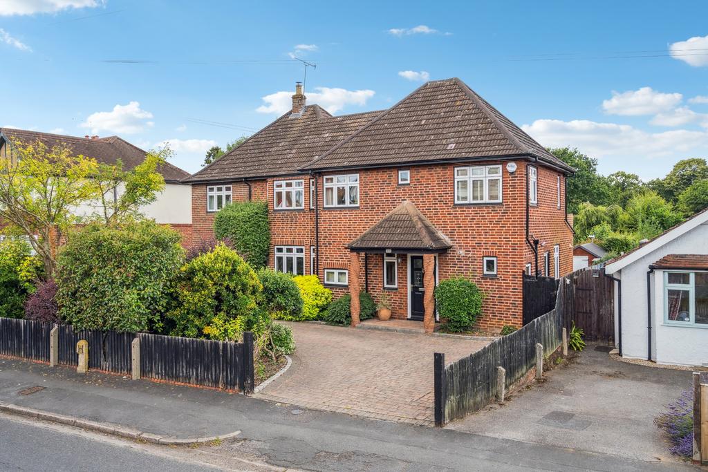 Courthouse Road, Maidenhead 5 bed detached house - £1,300,000