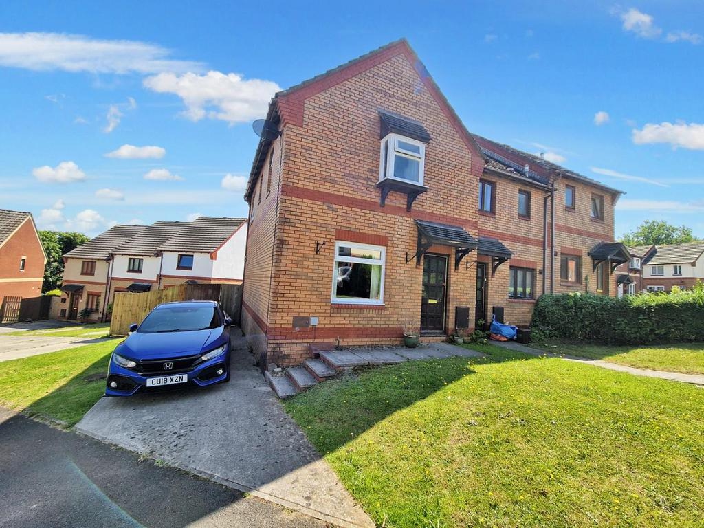 St. Thomas Close, Brackla, Bridgend 3 bed semi-detached house - £175,000