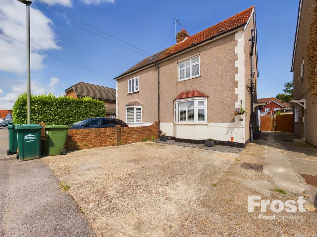 Wrens Avenue, Ashford, Surrey, TW15 3 bed semi-detached house for sale ...