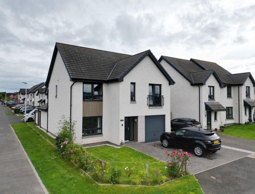 Latch Dubh Lane, Kinross KY13 4 bed detached house - £325,000