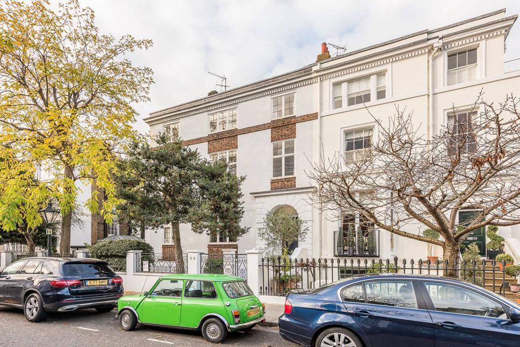Victoria Road, Kensington, London, W8 2 bed flat - £6,500 pcm (£1,500 pw)