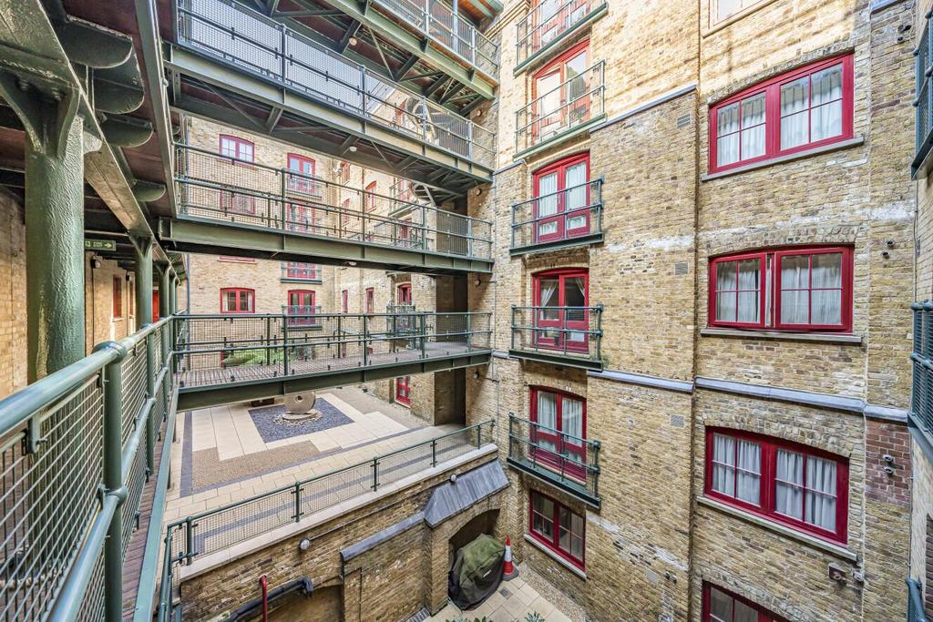 Rotherhithe Street, Rotherhithe 1 bed flat - £400,000