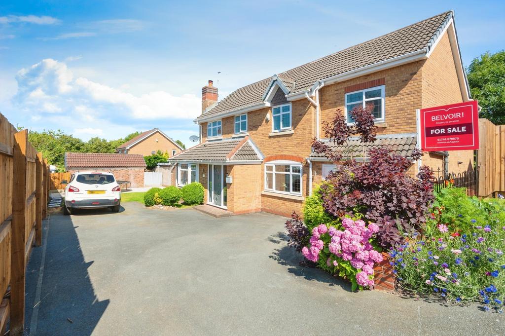 Saunderton Close, Haydock, WA11 5 bed detached house - £395,000