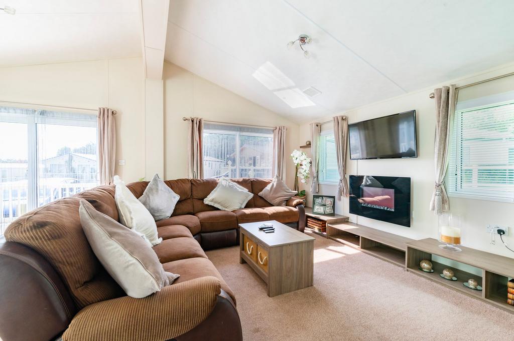 Saxons Walk, Yar Side 3 bed park home for sale - £40,000