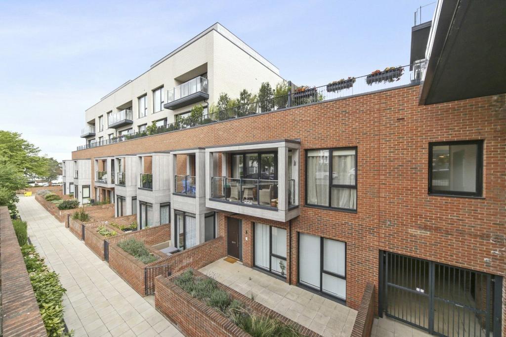 Regis Place, 10 Llanvanor Road... 2 bed apartment to rent - £4,000 pcm ...