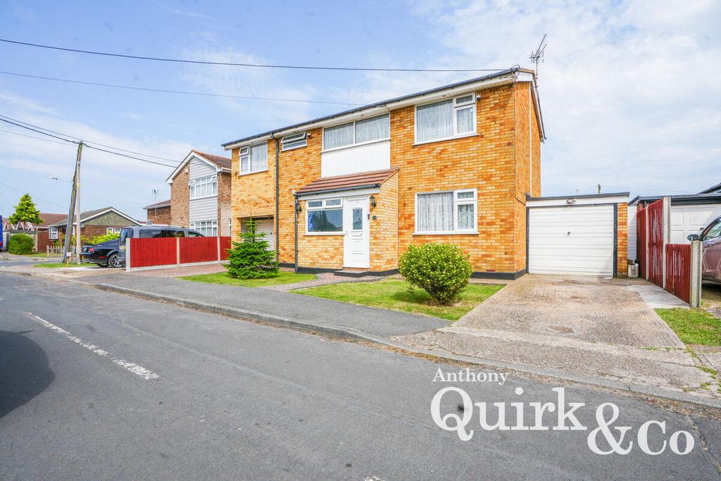 Zider Pass, Canvey Island, SS8 4 bed detached house - £450,000