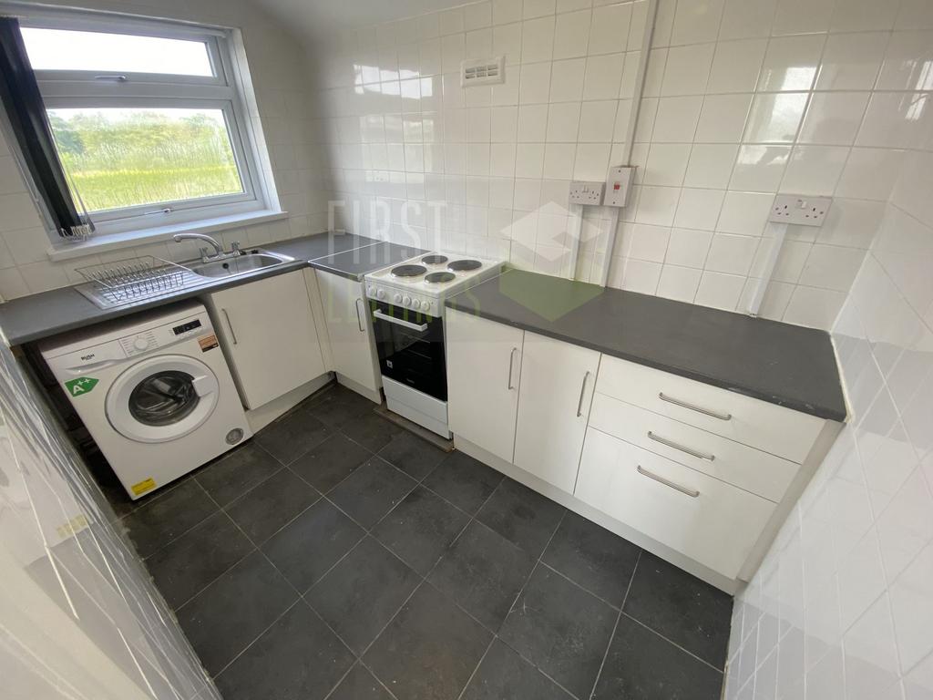 Silver Street, Coalville LE67 3 bed flat to rent - £750 pcm (£173 pw)