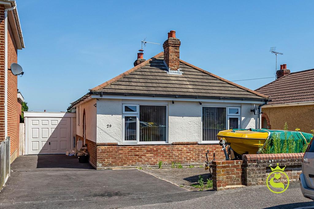 Rosemary Road, Poole BH12 3 bed detached bungalow for sale - £325,000