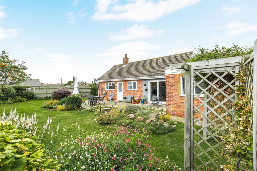 South Moor Drive, Heacham, PE31 3 bed detached bungalow for sale - £425,000