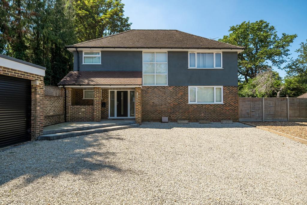 Seven Hills Close, Walton-On-Thames... 4 bed detached house to rent - £ ...