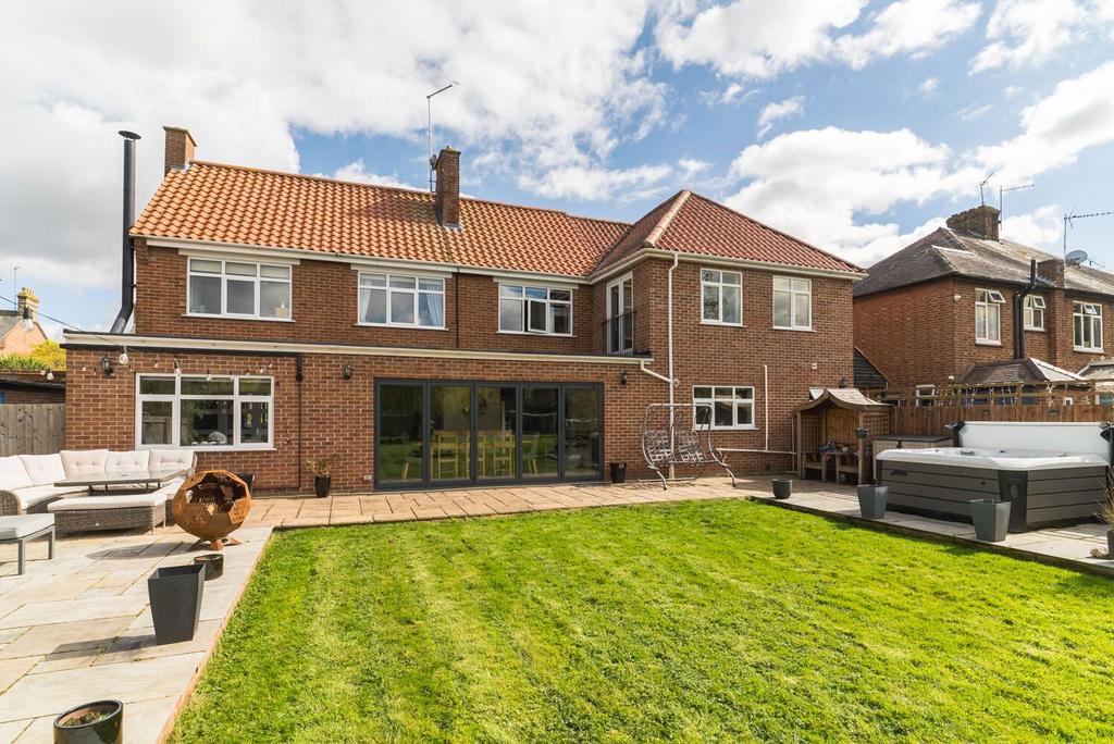 Queens Road, Wisbech PE13 5 bed detached house for sale - £450,000