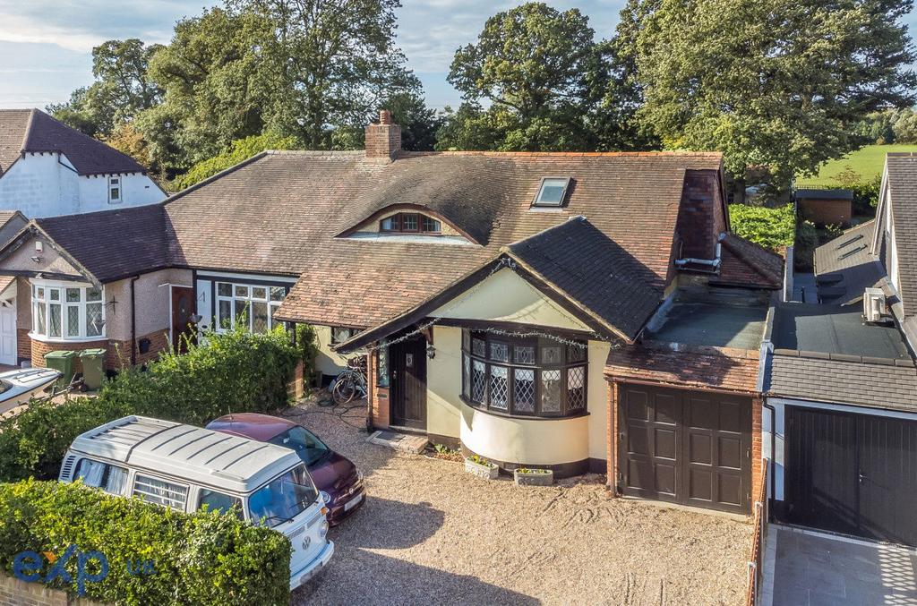 The Grove, Upminster RM14 4 bed semi-detached bungalow - £750,000