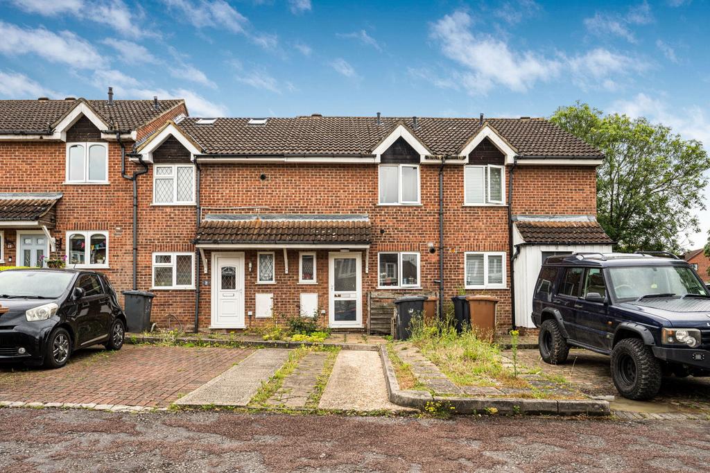 Ashdale, Bishop's Stortford CM23 3 bed terraced house for sale - £350,000