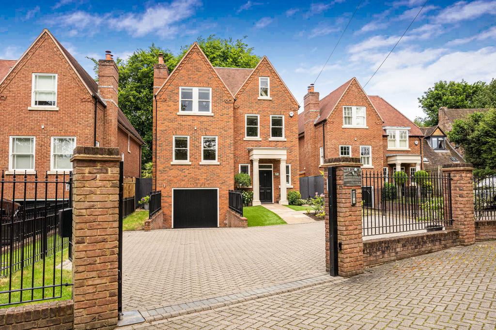 Lammas Lane, Esher KT10 5 bed detached house for sale - £2,000,000