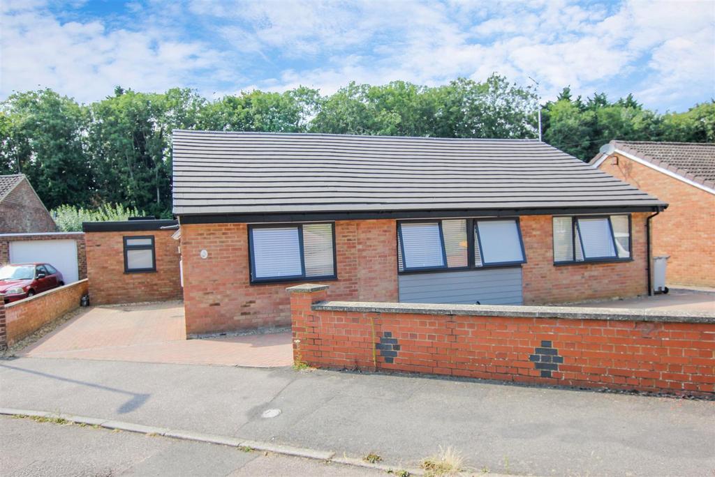 Severn Way, Kettering NN16 4 bed detached bungalow for sale - £399,995