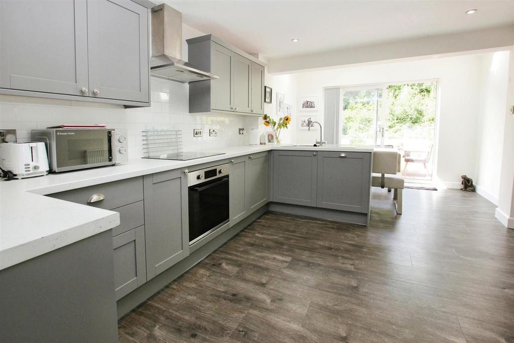 Severn Way, Kettering NN16 4 bed detached bungalow for sale - £399,995