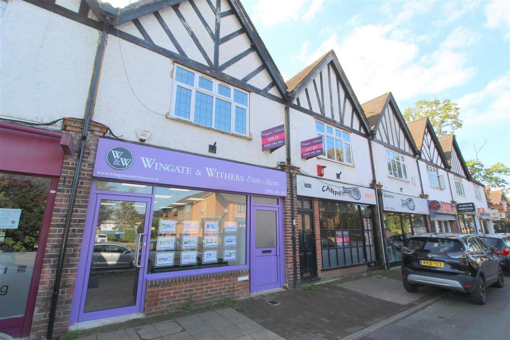 High Road, Byfleet 1 bed apartment - £180,000