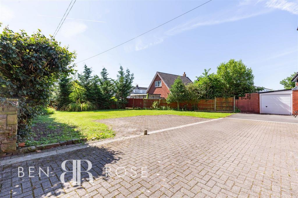 Clancutt Lane, Coppull, Chorley 2 bed property with land - £55,000