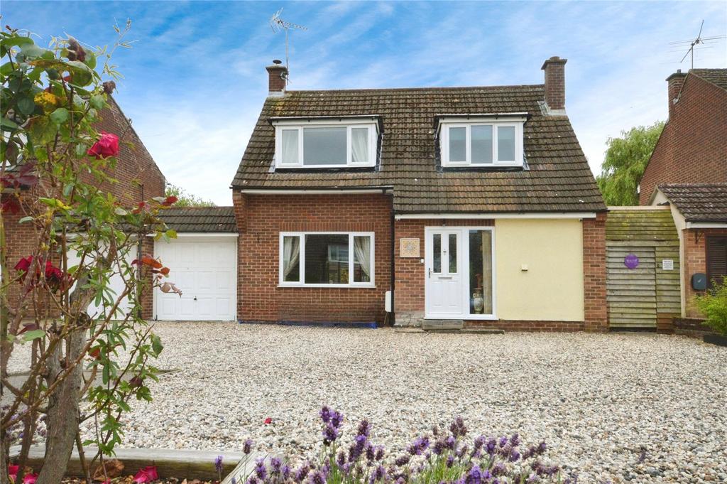 Roseacres, Takeley, Essex, CM22 3 bed link detached house - £550,000