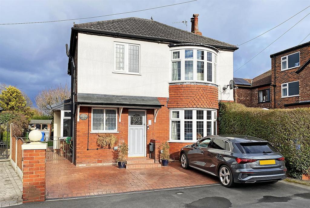 Carlin Gate, Timperley 3 bed detached house - £560,000