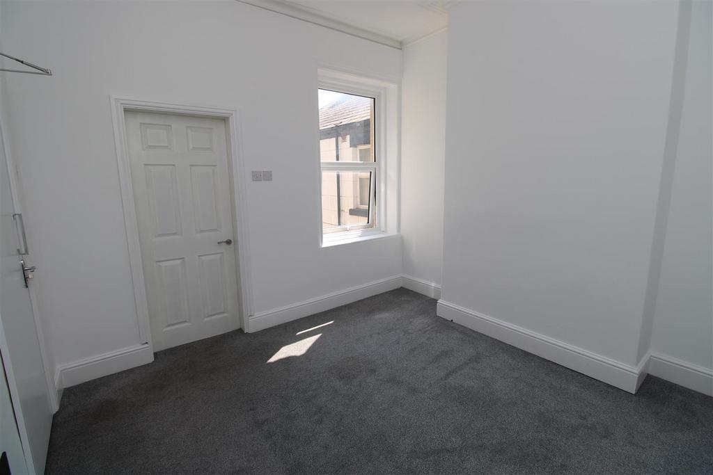 11-13 Holmfield Road, Blackpool 1 bed flat - £435 pcm (£100 pw)