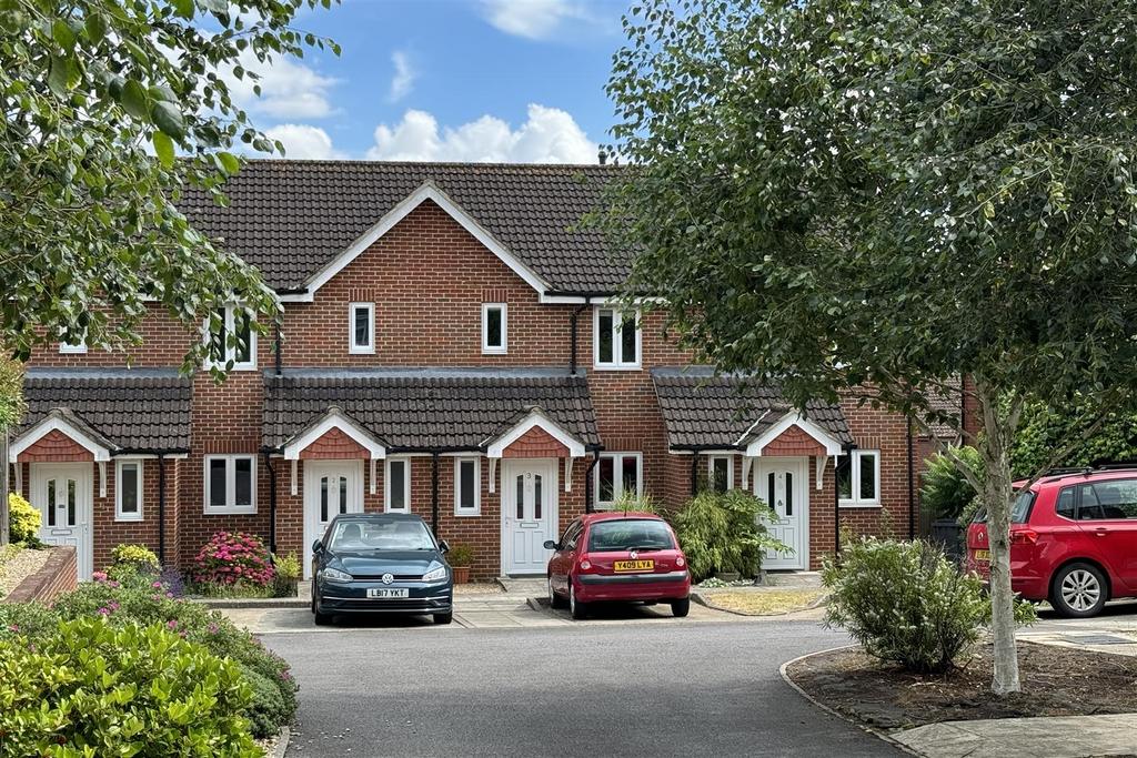 Teale Close, Godalming 2 bed terraced house - £435,000