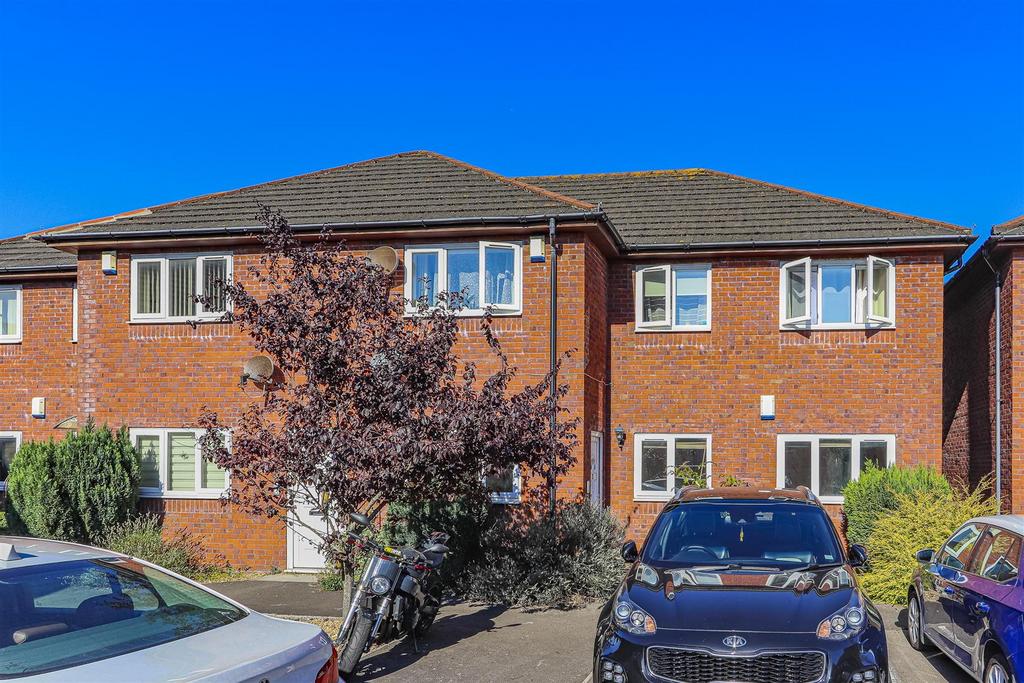 Deemuir Square, Cardiff CF24 2 bed flat - £825 pcm (£190 pw)