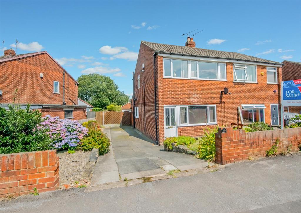 Castle Ings Drive, New Farnley, Leeds 3 bed semi-detached house - £239,950