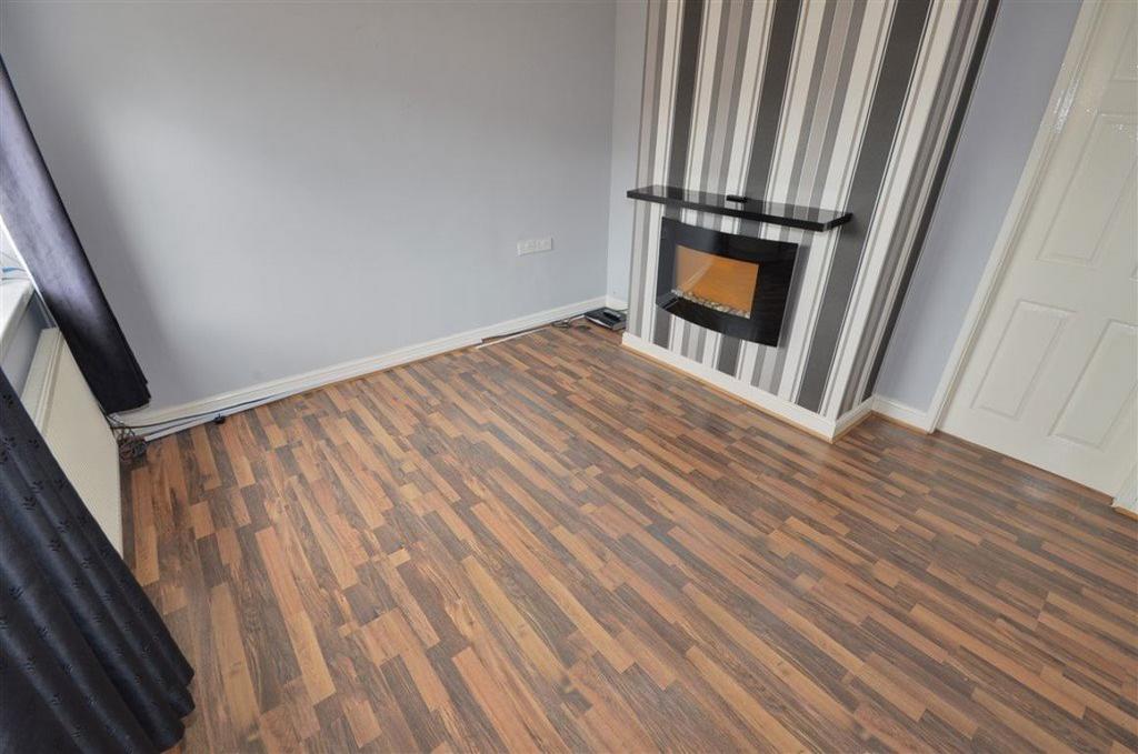 Laburnum Court, Castleford, WF10 3 bed semi-detached house to rent - £ ...