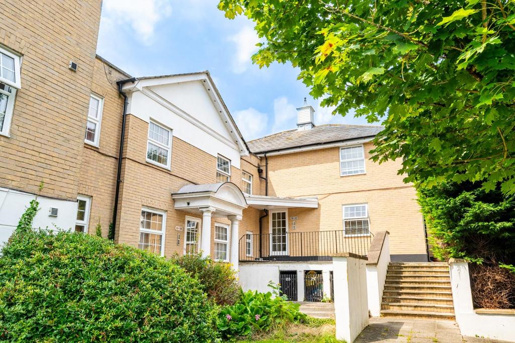 Chelmsford Road, Dunmow, Essex 1 bed apartment for sale - £180,000