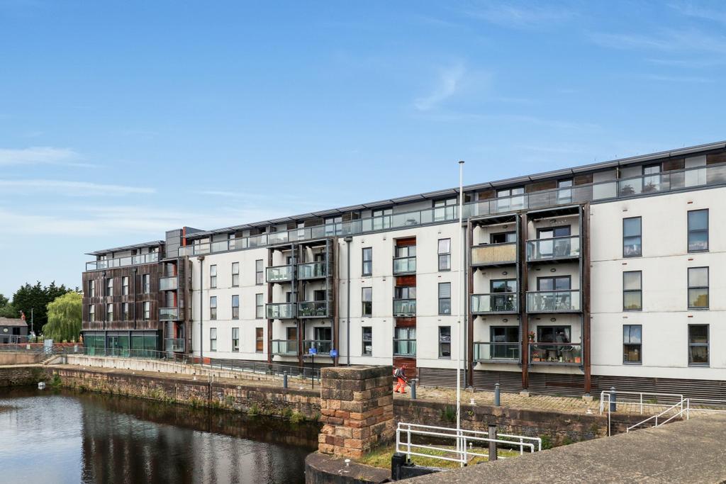 Navigation Walk, WAKEFIELD, West... 1 bed flat - £625 pcm (£144 pw)