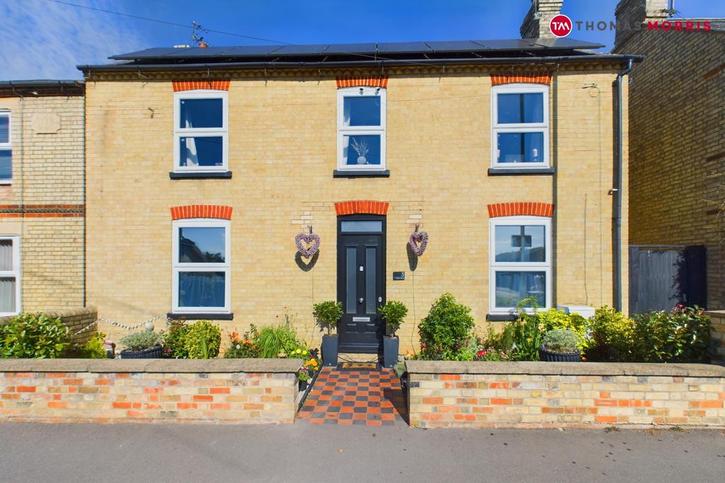 Saffron Road, Bedfordshire SG18 5 bed detached house - £550,000