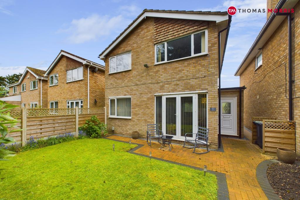 Yew Tree Walk, Shefford SG17 4 bed detached house - £400,000