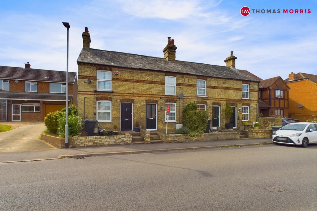Station Road, Biggleswade SG18 2 bed terraced house - £270,000