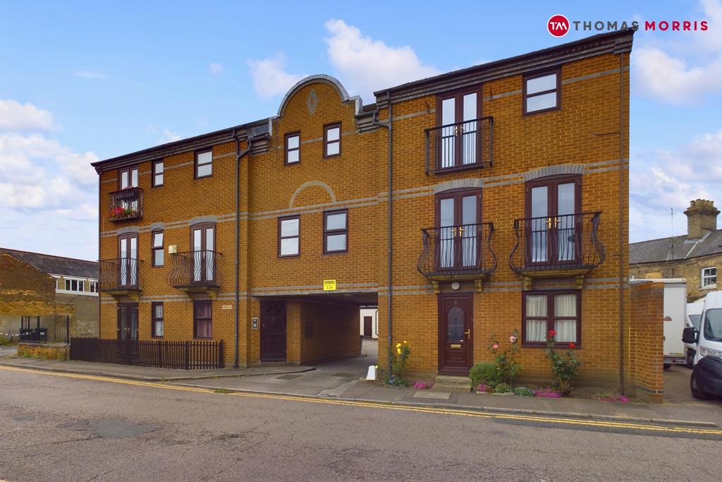 Church Street, Bedfordshire SG18 2 bed apartment - £190,000