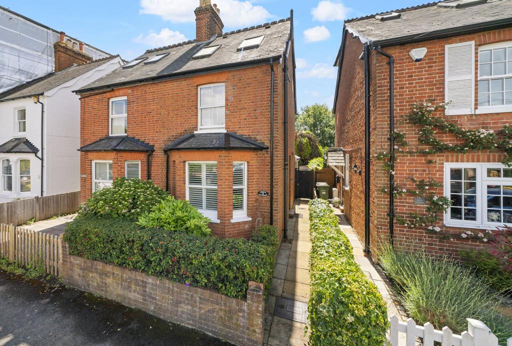 Elm Grove Road, Cobham, KT11 3 bed semi-detached house - £895,000