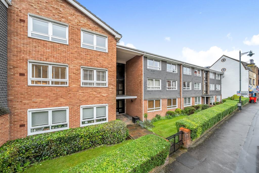 Station Road, Oxfordshire RG9 2 bed apartment - £400,000