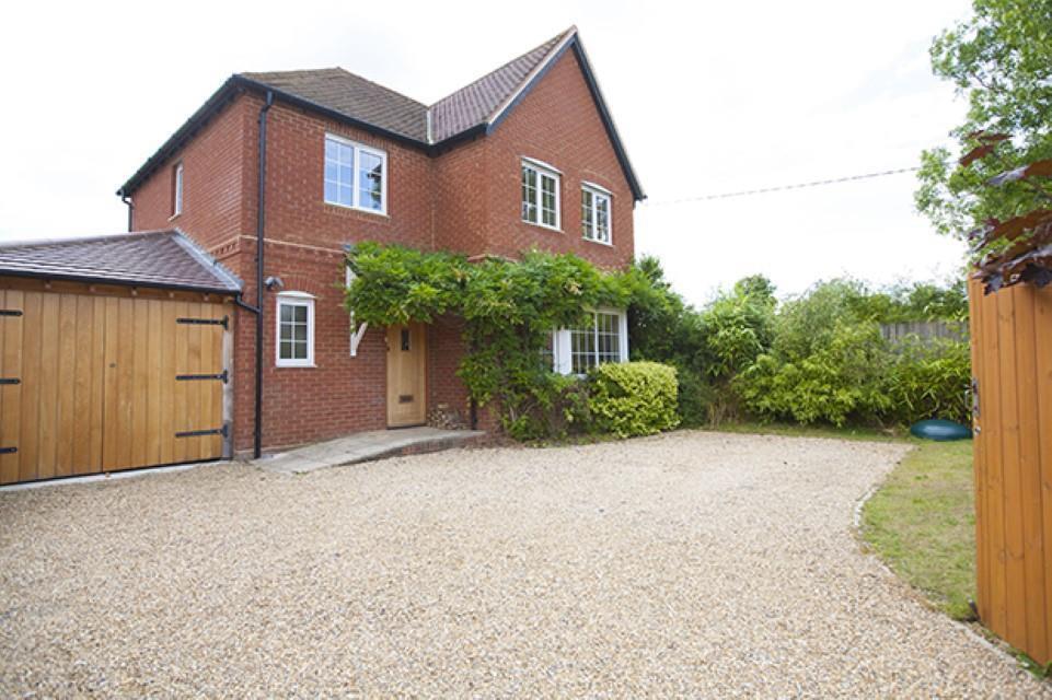 Bradfield, Berkshire RG7 4 bed detached house - £2,250 pcm (£519 pw)