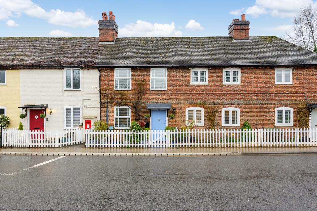 Wharf Cottages, Padworth RG7 2 bed terraced house - £350,000