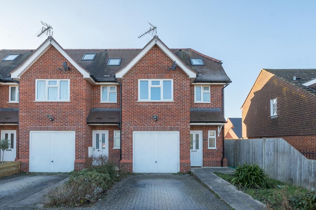 Basingstoke Road, Reading RG7 3 bed end of terrace house for sale - £ ...