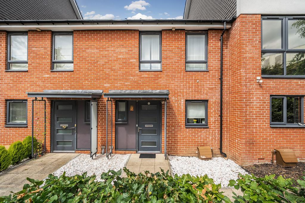 Woolhampton Way, Berkshire RG2 3 bed terraced house - £400,000