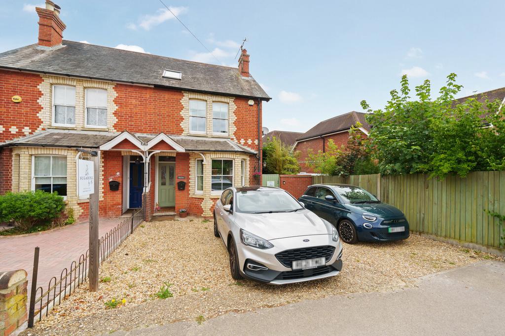 Basingstoke Road, Reading RG7 3 bed semi-detached house for sale - £525,000
