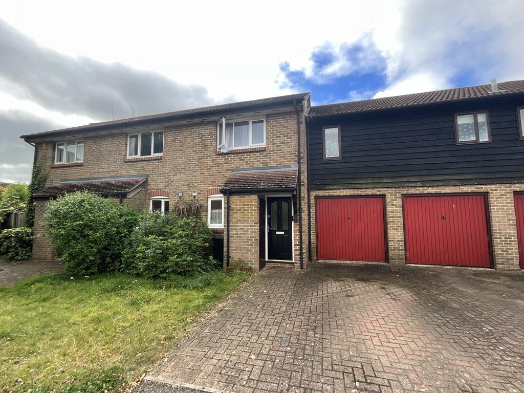 Gooch Close, Reading RG10 2 bed terraced house to rent - £1,550 pcm (£ ...