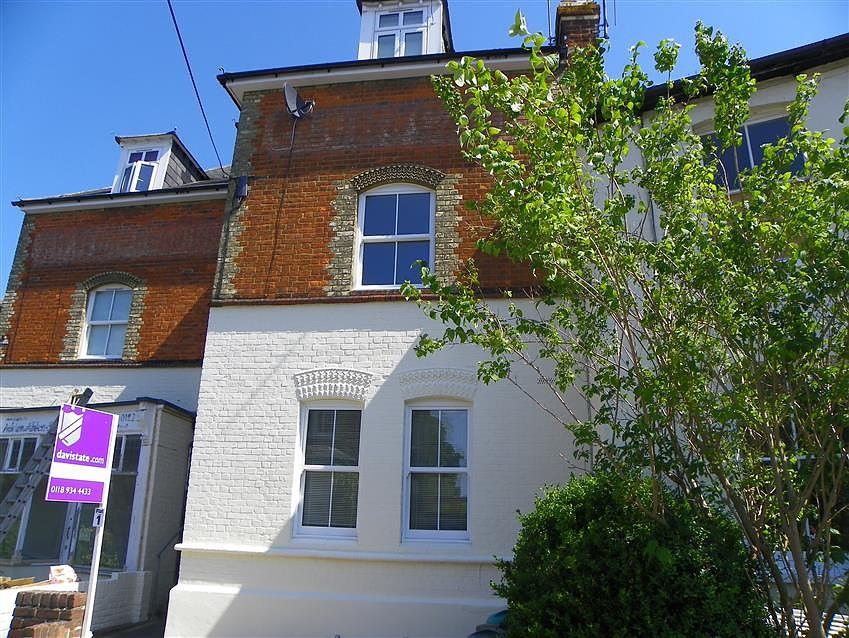 Station Road, Reading RG10 1 bed apartment - £850 pcm (£196 pw)