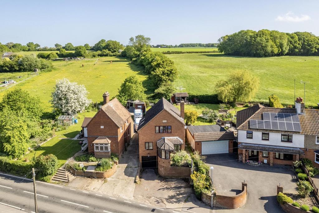 Lower Luton Road, St. Albans AL4 3 bed detached house - £510,000