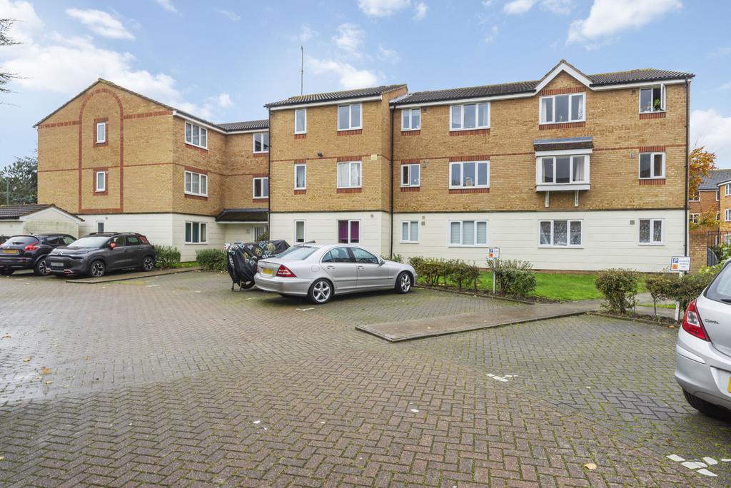 Mullards Close, Carshalton CR4 2 bed apartment - £275,000