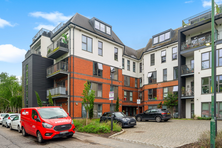 Mill Green Road, Mitcham CR4 3 bed apartment - £400,000