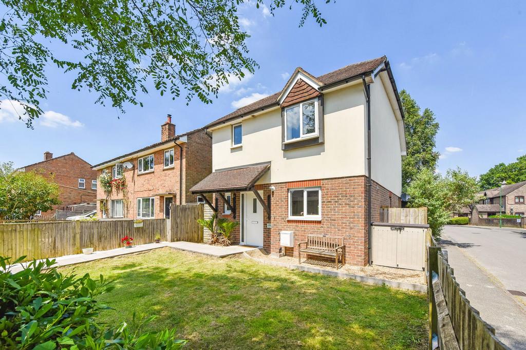 Southdown Close, Midhurst GU29 3 bed detached house - £375,000