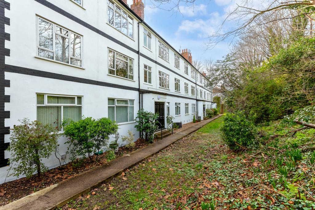 Martin Way, Morden SM4 2 bed apartment - £325,000